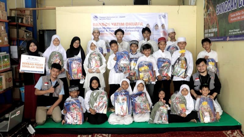 5 Cara Menyantuni Anak Yatim Sesuai dengan Anjuran